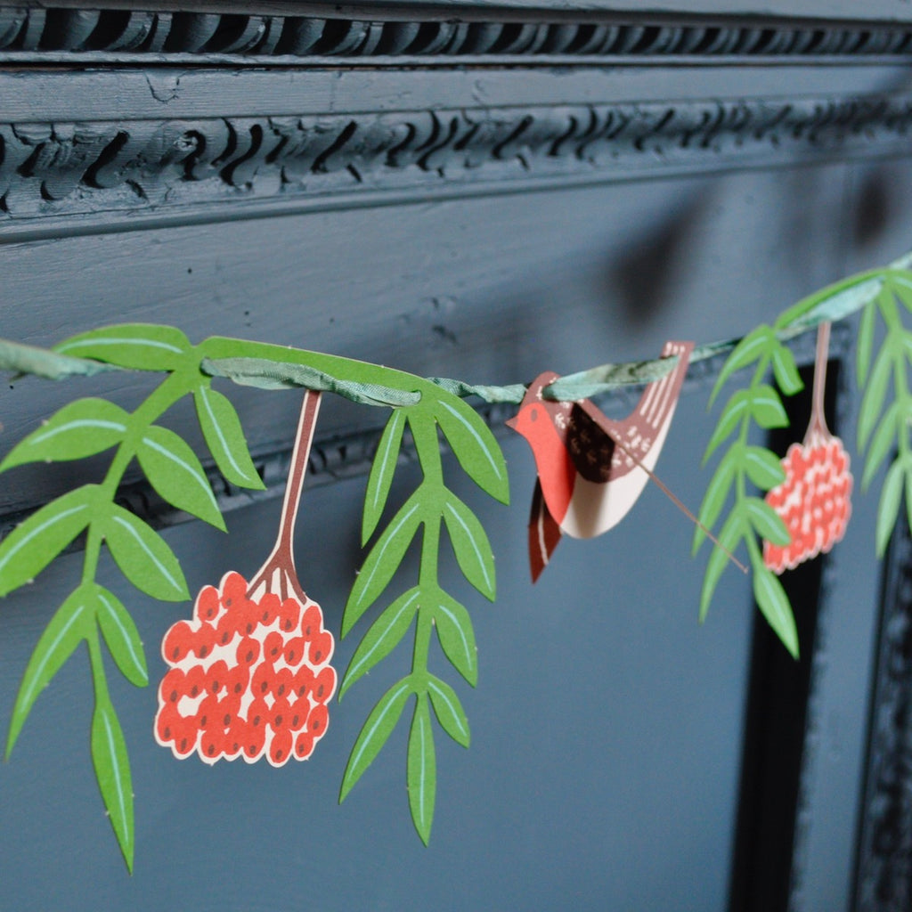 Robin and Rowan Festive Garland - Cambridge Imprint - Daisy Chain Gift ...